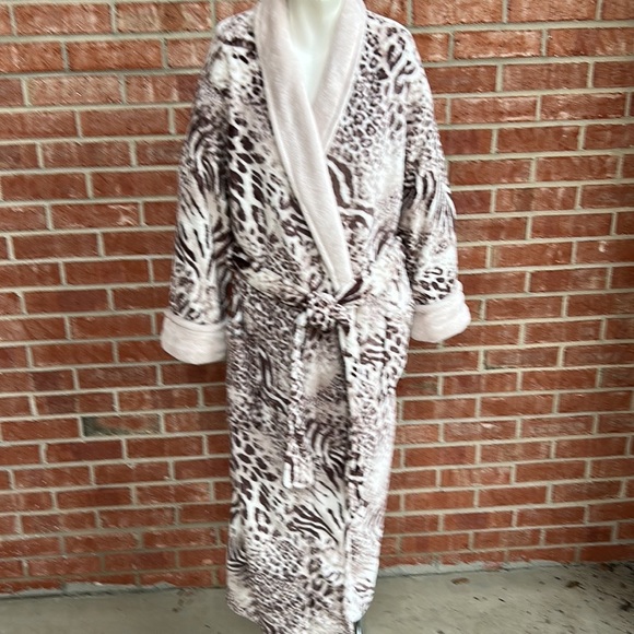 Natori | Intimates & Sleepwear | Natori Mixed Animal Printcream Faux ...